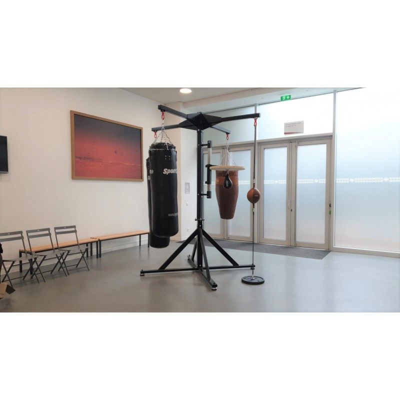 Freestanding 4-bag station with speed-ball platform | SportCom